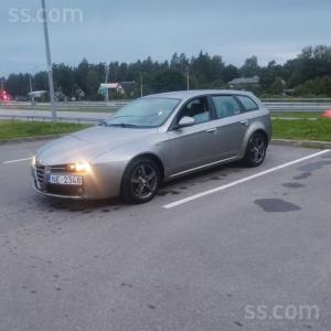 Alfa Romeo 159 2007 Rīga, ar dzinēja tilpumu 1.90 L un nobraukumu 318 tūkst. km par 2000 €, foto 3 vietnē AUTOMOTO.COM.LV