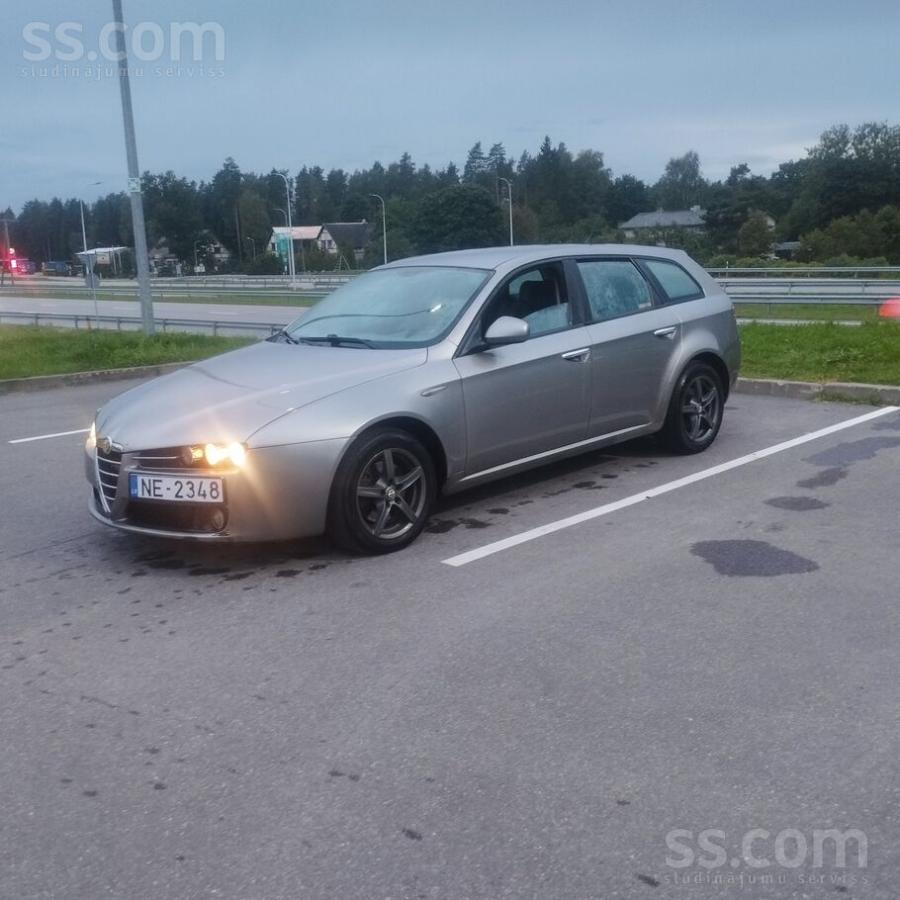 Alfa Romeo 159 2007 Rīga, ar dzinēja tilpumu 1.90 L un nobraukumu 318 tūkst. km par 2000 €, foto 3 vietnē AUTOMOTO.COM.LV