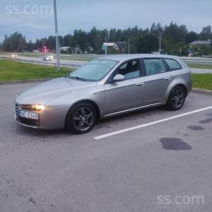 Alfa Romeo 159 2007 Rīga, ar dzinēja tilpumu 1.90 L un nobraukumu 318 tūkst. km par 2000 €, foto 4 vietnē AUTOMOTO.COM.LV