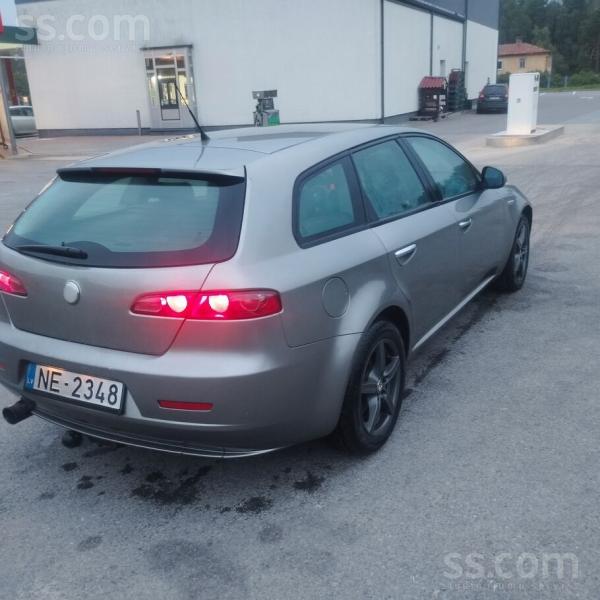 Alfa Romeo 159 2007 in Riga, with an engine capacity of 1.90 L and mileage of 318 thousand km for 2000 €, photo 5 on AUTOMOTO.COM.LV