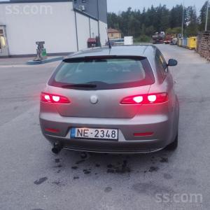 Alfa Romeo 159 2007 Rīga, ar dzinēja tilpumu 1.90 L un nobraukumu 318 tūkst. km par 2000 €, foto 6 vietnē AUTOMOTO.COM.LV