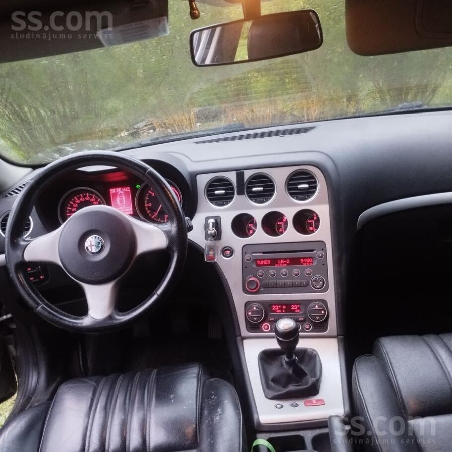 Alfa Romeo 159 2007 Rīga, ar dzinēja tilpumu 1.90 L un nobraukumu 318 tūkst. km par 2000 €, foto 9 vietnē AUTOMOTO.COM.LV