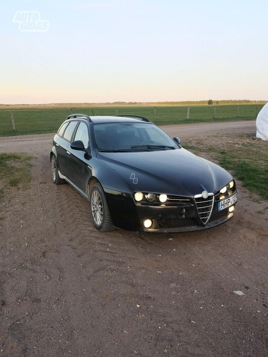 Alfa Romeo 159 2007 in Silute, with an engine capacity of 1.90 L and mileage of 311 thousand km for 750 €, photo 3 on AUTOMOTO.COM.LV