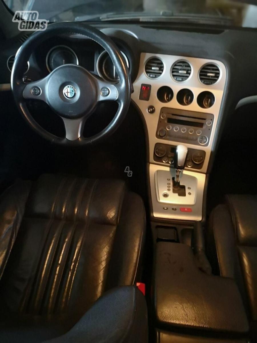 Alfa Romeo 159 2007 in Silute, with an engine capacity of 1.90 L and mileage of 311 thousand km for 750 €, photo 11 on AUTOMOTO.COM.LV