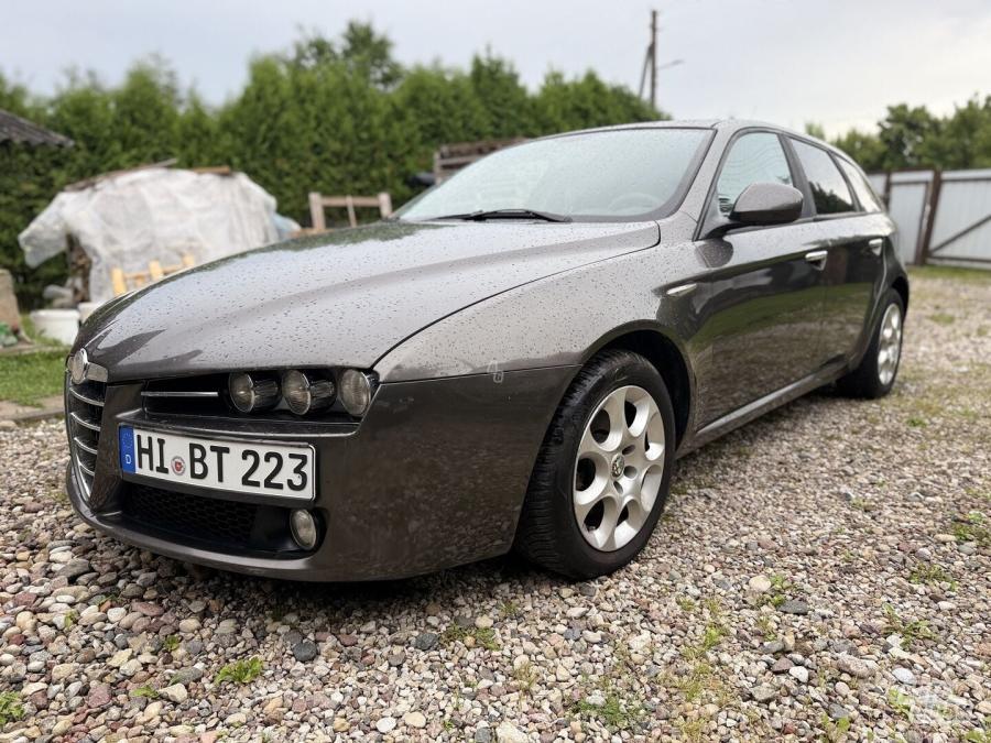Alfa Romeo 159 2007 in Kaunas, with an engine capacity of 1.90 L and mileage of 259 thousand km for 1300 €, photo 1 on AUTOMOTO.COM.LV