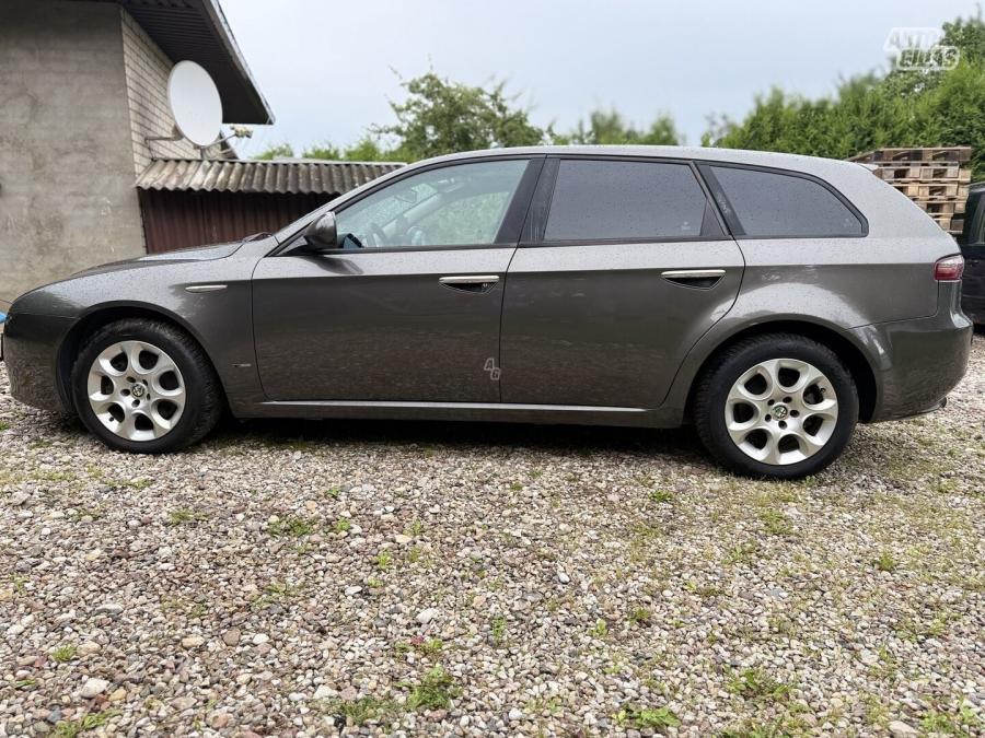 Alfa Romeo 159 2007 in Kaunas, with an engine capacity of 1.90 L and mileage of 259 thousand km for 1300 €, photo 6 on AUTOMOTO.COM.LV