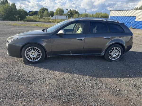Alfa Romeo 159 2007 Viļņa, ar dzinēja tilpumu 2.40 L un nobraukumu 410 tūkst. km par 1150 €, foto 5 vietnē AUTOMOTO.COM.LV