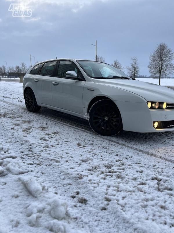 Alfa Romeo 159 2008 Panevēža, ar dzinēja tilpumu 2.40 L un nobraukumu 291 tūkst. km par 1700 €, foto 3 vietnē AUTOMOTO.COM.LV