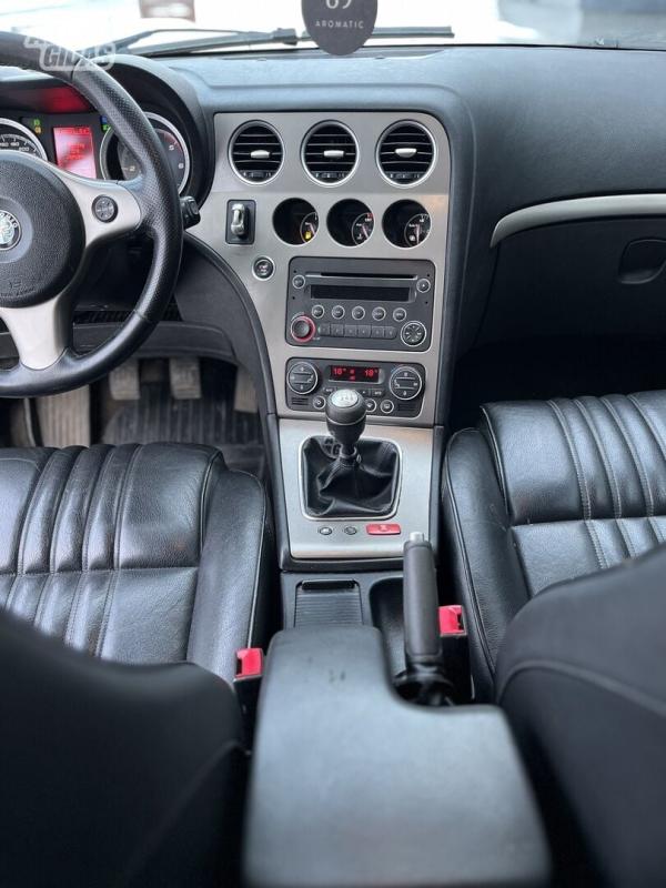 Alfa Romeo 159 2008 Panevēža, ar dzinēja tilpumu 2.40 L un nobraukumu 291 tūkst. km par 1700 €, foto 7 vietnē AUTOMOTO.COM.LV