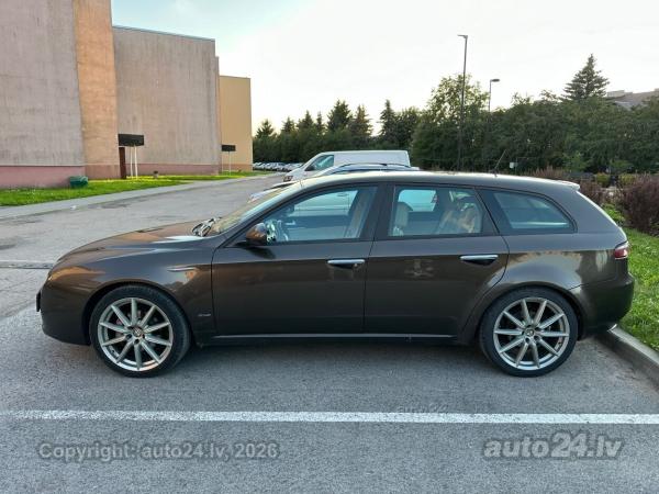 Alfa Romeo 159 2008 in Tallinn, with an engine capacity of 1.90 L and mileage of 240 thousand km for 2500 €, photo 6 on AUTOMOTO.COM.LV