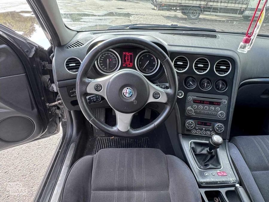 Alfa Romeo 159 2009 in Klaipeda, with an engine capacity of 1.90 L and mileage of 290 thousand km for 1750 €, photo 8 on AUTOMOTO.COM.LV