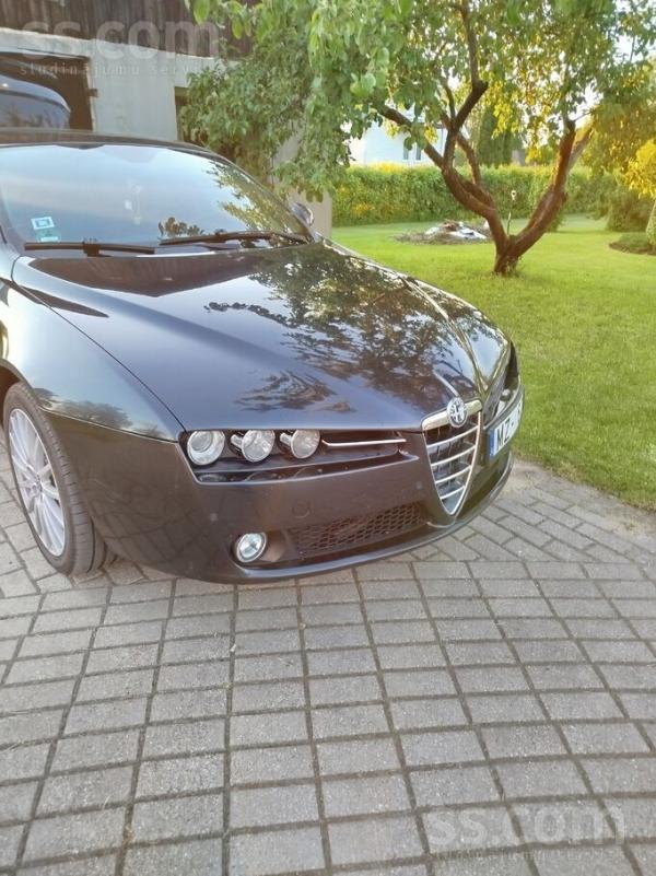 Alfa Romeo 159 2010 in Riga, with an engine capacity of 2.40 L and mileage of 285 thousand km for 3300 €, photo 2 on AUTOMOTO.COM.LV