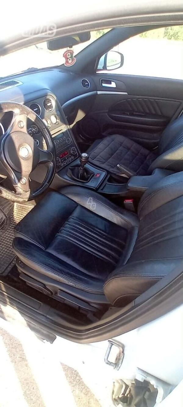 Alfa Romeo 159 2012 in Vilkaviskis, with an engine capacity of 2.00 L and mileage of 280 thousand km for 2600 €, photo 5 on AUTOMOTO.COM.LV