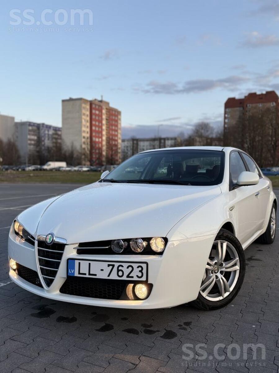 White Alfa Romeo 159 2008 in Riga, with an engine capacity of 1.90 L and mileage of 280 thousand km for 2900 €, photo 1 on AUTOMOTO.COM.LV