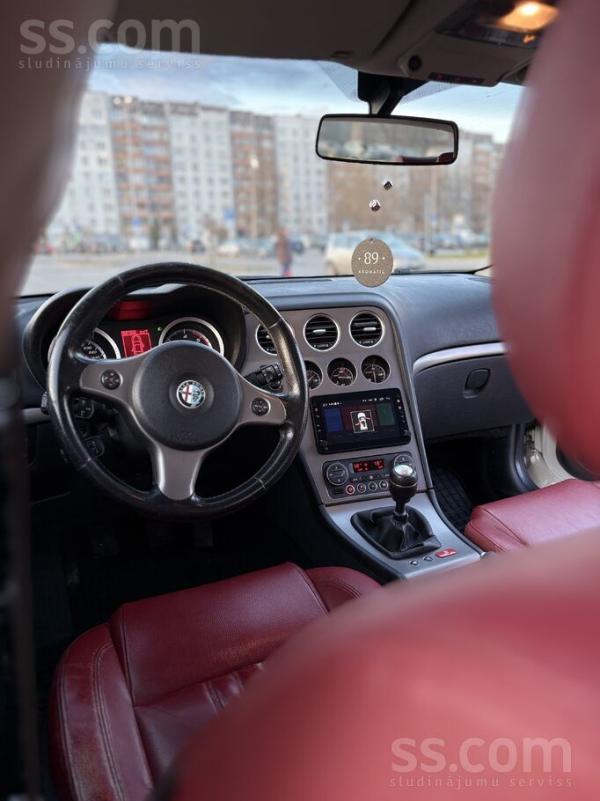 Balts Alfa Romeo 159 2008 Rīga, ar dzinēja tilpumu 1.90 L un nobraukumu 280 tūkst. km par 2900 €, foto 5 vietnē AUTOMOTO.COM.LV