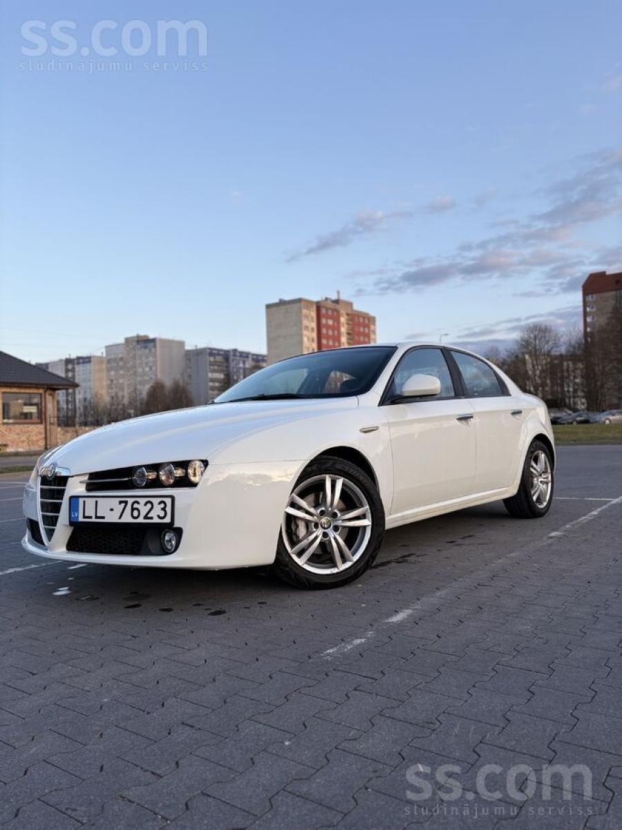 White Alfa Romeo 159 2008 in Riga, with an engine capacity of 1.90 L and mileage of 280 thousand km for 2900 €, photo 10 on AUTOMOTO.COM.LV