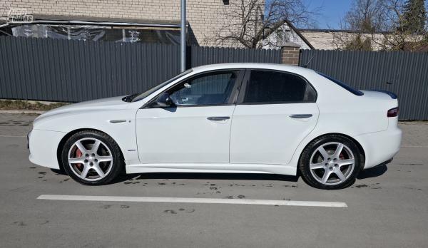White Alfa Romeo 159 2010 in Radviliskis, with an engine capacity of 1.90 L and mileage of 314 thousand km for 2999 €, photo 7 on AUTOMOTO.COM.LV