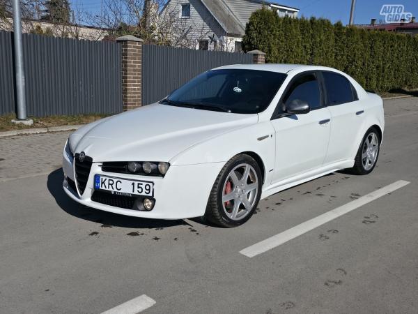 Balts Alfa Romeo 159 2010 Radviliškis, ar dzinēja tilpumu 1.90 L un nobraukumu 314 tūkst. km par 2500 €, foto 1 vietnē AUTOMOTO.COM.LV