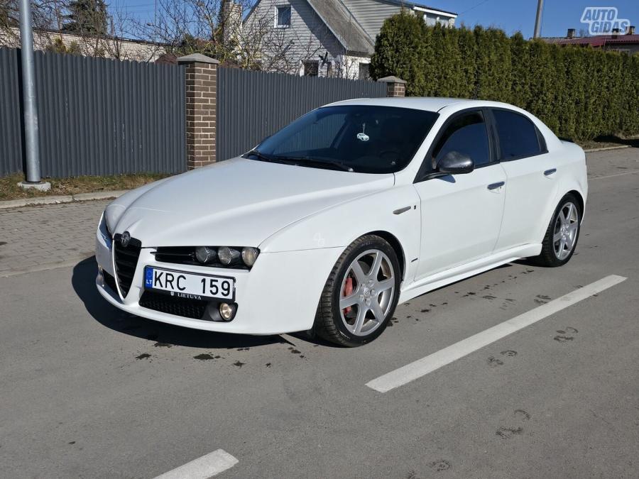 Balts Alfa Romeo 159 2010 Radviliškis, ar dzinēja tilpumu 1.90 L un nobraukumu 314 tūkst. km par 2500 €, foto 1 vietnē AUTOMOTO.COM.LV
