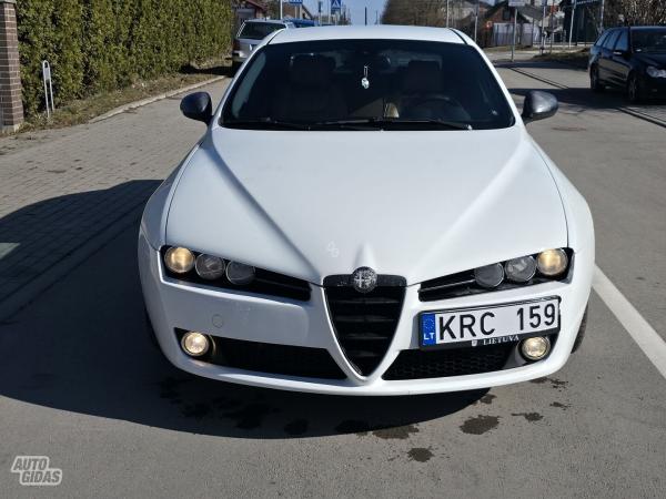 Balts Alfa Romeo 159 2010 Radviliškis, ar dzinēja tilpumu 1.90 L un nobraukumu 314 tūkst. km par 2500 €, foto 2 vietnē AUTOMOTO.COM.LV