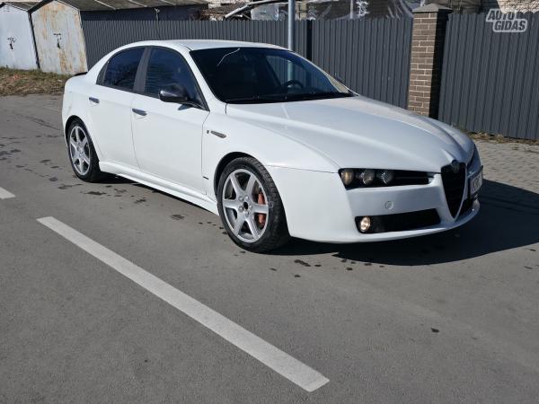 Balts Alfa Romeo 159 2010 Radviliškis, ar dzinēja tilpumu 1.90 L un nobraukumu 314 tūkst. km par 2500 €, foto 3 vietnē AUTOMOTO.COM.LV