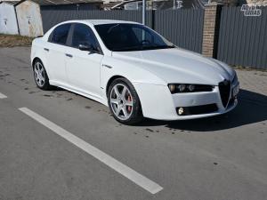 Balts Alfa Romeo 159 2010 Radviliškis, ar dzinēja tilpumu 1.90 L un nobraukumu 314 tūkst. km par 2500 €, foto 4 vietnē AUTOMOTO.COM.LV