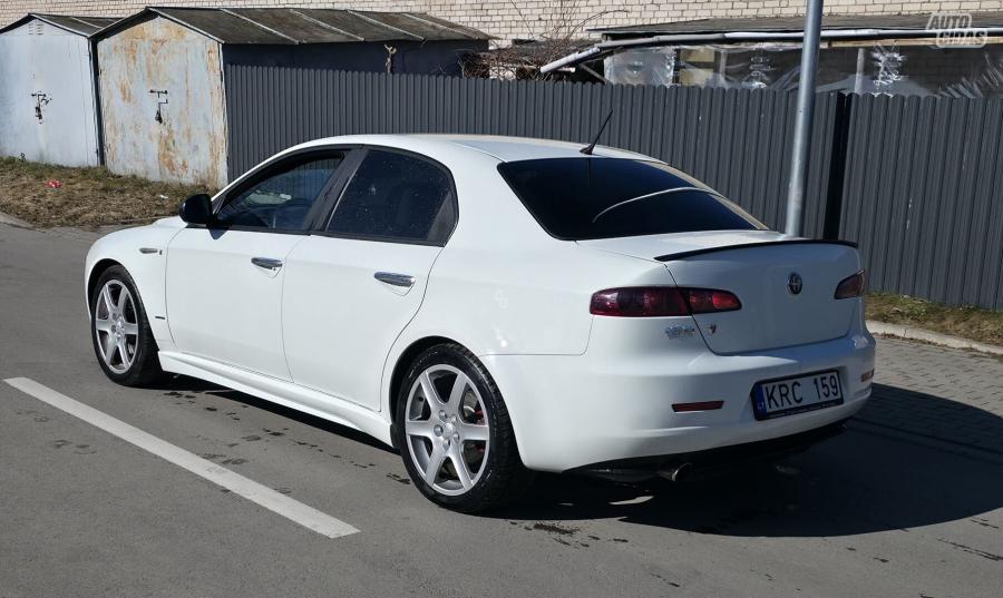 Balts Alfa Romeo 159 2010 Radviliškis, ar dzinēja tilpumu 1.90 L un nobraukumu 314 tūkst. km par 2500 €, foto 5 vietnē AUTOMOTO.COM.LV