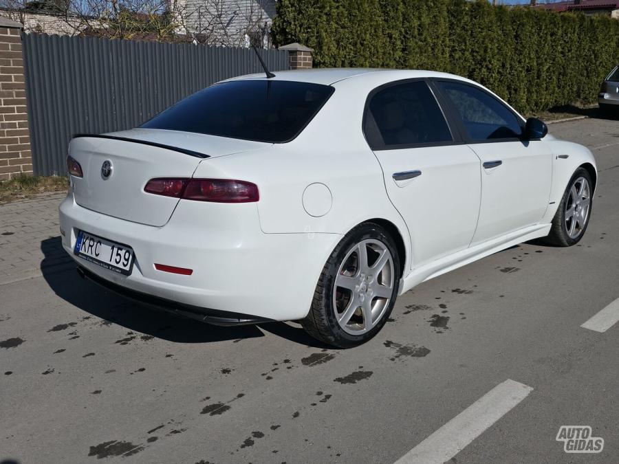 Balts Alfa Romeo 159 2010 Radviliškis, ar dzinēja tilpumu 1.90 L un nobraukumu 314 tūkst. km par 2500 €, foto 6 vietnē AUTOMOTO.COM.LV