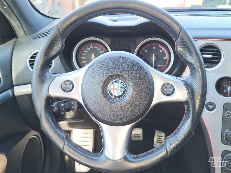 Balts Alfa Romeo 159 2010 Radviliškis, ar dzinēja tilpumu 1.90 L un nobraukumu 314 tūkst. km par 2500 €, foto 15 vietnē AUTOMOTO.COM.LV