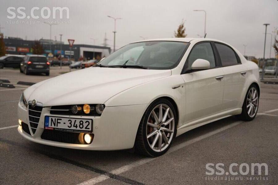 Balts Alfa Romeo 159 2010 Rīga, ar dzinēja tilpumu 2.40 L un nobraukumu 301 tūkst. km par 5350 €, foto 1 vietnē AUTOMOTO.COM.LV