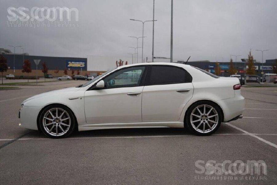 Balts Alfa Romeo 159 2010 Rīga, ar dzinēja tilpumu 2.40 L un nobraukumu 301 tūkst. km par 5350 €, foto 4 vietnē AUTOMOTO.COM.LV