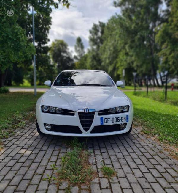 Balts Alfa Romeo 159 2013 Tauragė, ar dzinēja tilpumu 2.00 L un nobraukumu 247 tūkst. km par 2900 €, foto 3 vietnē AUTOMOTO.COM.LV