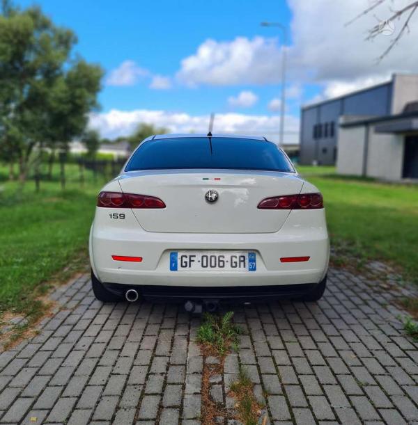 Balts Alfa Romeo 159 2013 Tauragė, ar dzinēja tilpumu 2.00 L un nobraukumu 247 tūkst. km par 2900 €, foto 4 vietnē AUTOMOTO.COM.LV