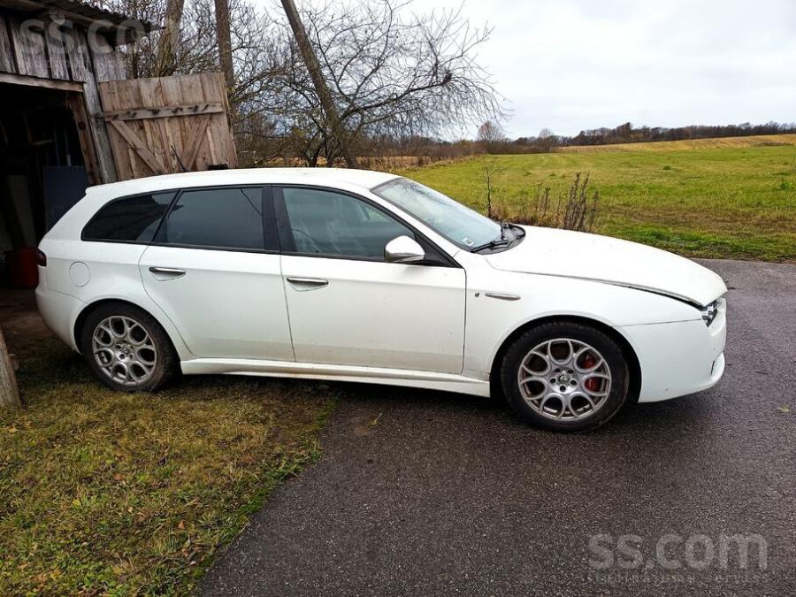 Balts Alfa Romeo 159 2008 Daugavpils, ar dzinēja tilpumu 2.20 L un nobraukumu 190 tūkst. km par 900 €, foto 1 vietnē AUTOMOTO.COM.LV