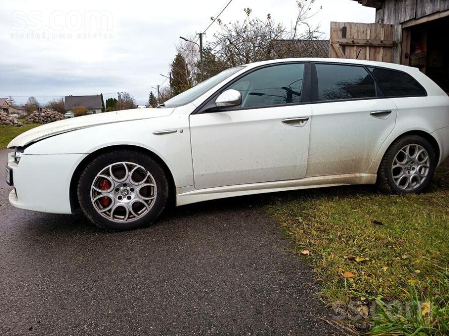 Balts Alfa Romeo 159 2008 Daugavpils, ar dzinēja tilpumu 2.20 L un nobraukumu 190 tūkst. km par 900 €, foto 3 vietnē AUTOMOTO.COM.LV
