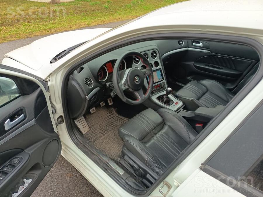 Balts Alfa Romeo 159 2008 Daugavpils, ar dzinēja tilpumu 2.20 L un nobraukumu 190 tūkst. km par 900 €, foto 4 vietnē AUTOMOTO.COM.LV