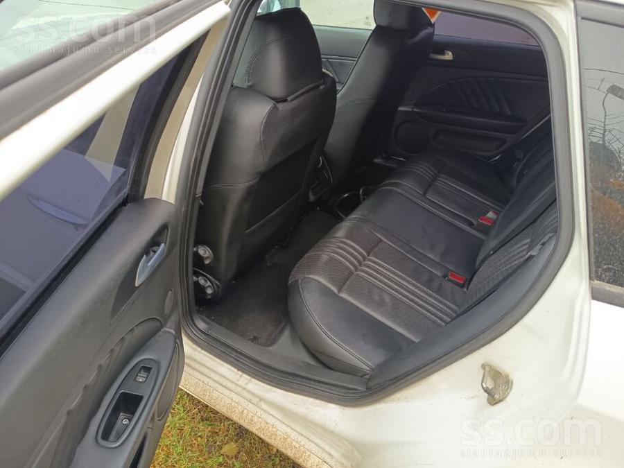 Balts Alfa Romeo 159 2008 Daugavpils, ar dzinēja tilpumu 2.20 L un nobraukumu 190 tūkst. km par 900 €, foto 13 vietnē AUTOMOTO.COM.LV