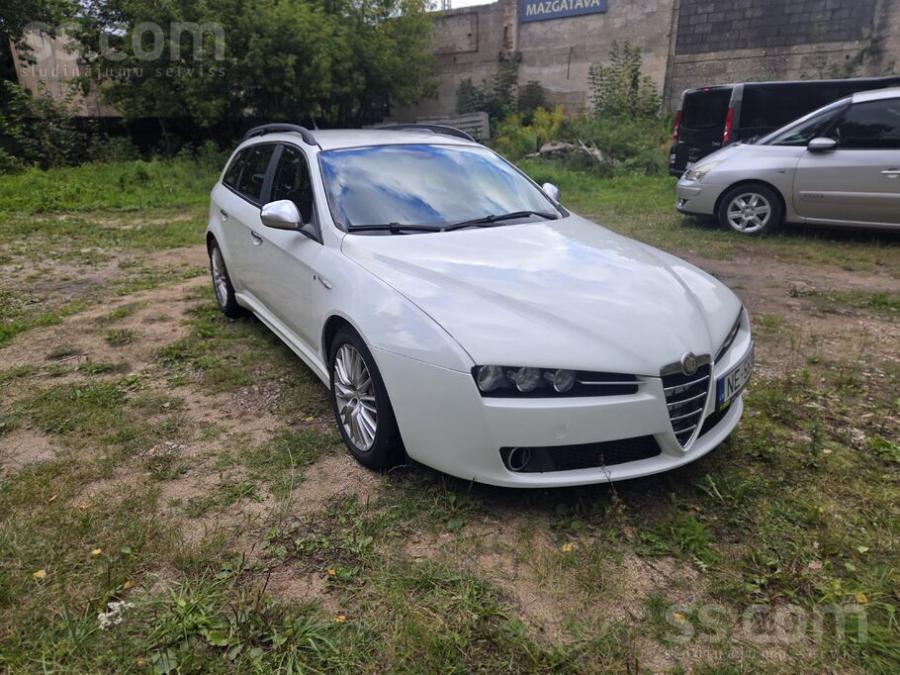 Белый Альфа Ромео 159 2008 в Рига, объемом двигателя 1.90 л и пробегом 400 тыс. км за 2800 €, фото 4 на AUTOMOTO.COM.LV