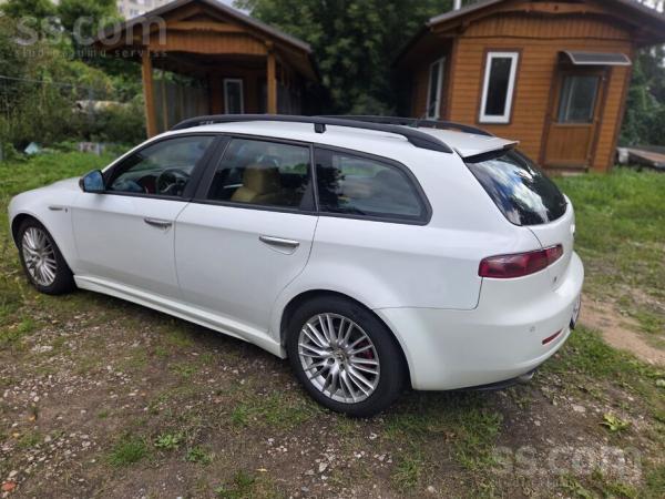 Balts Alfa Romeo 159 2008 Rīga, ar dzinēja tilpumu 1.90 L un nobraukumu 400 tūkst. km par 2800 €, foto 6 vietnē AUTOMOTO.COM.LV