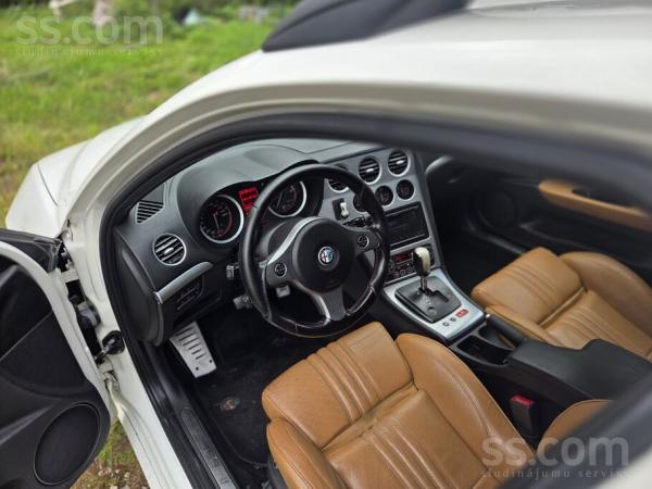 Balts Alfa Romeo 159 2008 Rīga, ar dzinēja tilpumu 1.90 L un nobraukumu 400 tūkst. km par 2800 €, foto 8 vietnē AUTOMOTO.COM.LV