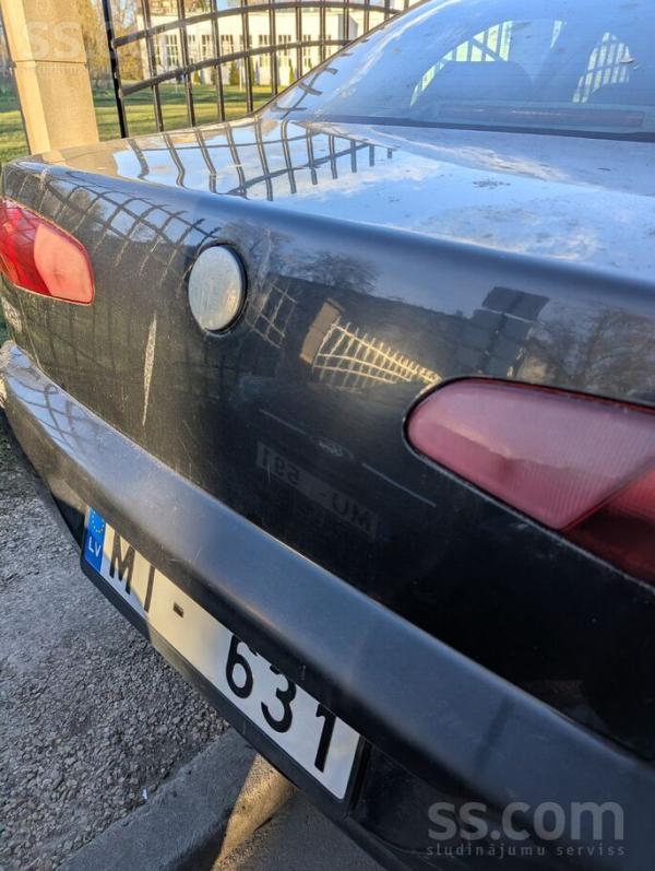 Black Alfa Romeo 166 2004 in Riga, with an engine capacity of 2.40 L and mileage of 316 thousand km for 400 €, photo 3 on AUTOMOTO.COM.LV