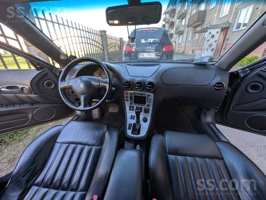 Melns Alfa Romeo 166 2004 Rīga, ar dzinēja tilpumu 2.40 L un nobraukumu 316 tūkst. km par 400 €, foto 6 vietnē AUTOMOTO.COM.LV