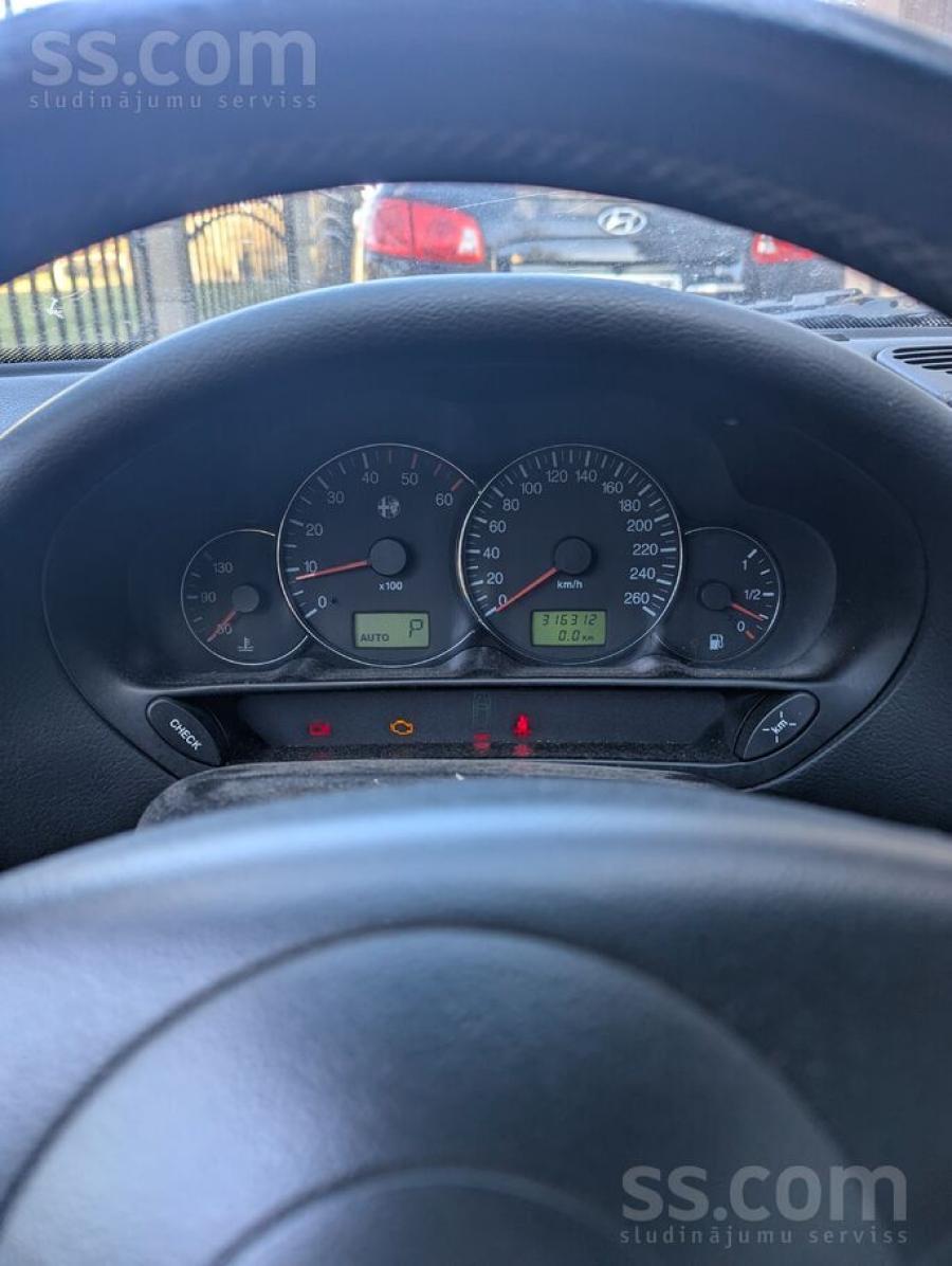 Melns Alfa Romeo 166 2004 Rīga, ar dzinēja tilpumu 2.40 L un nobraukumu 316 tūkst. km par 400 €, foto 8 vietnē AUTOMOTO.COM.LV