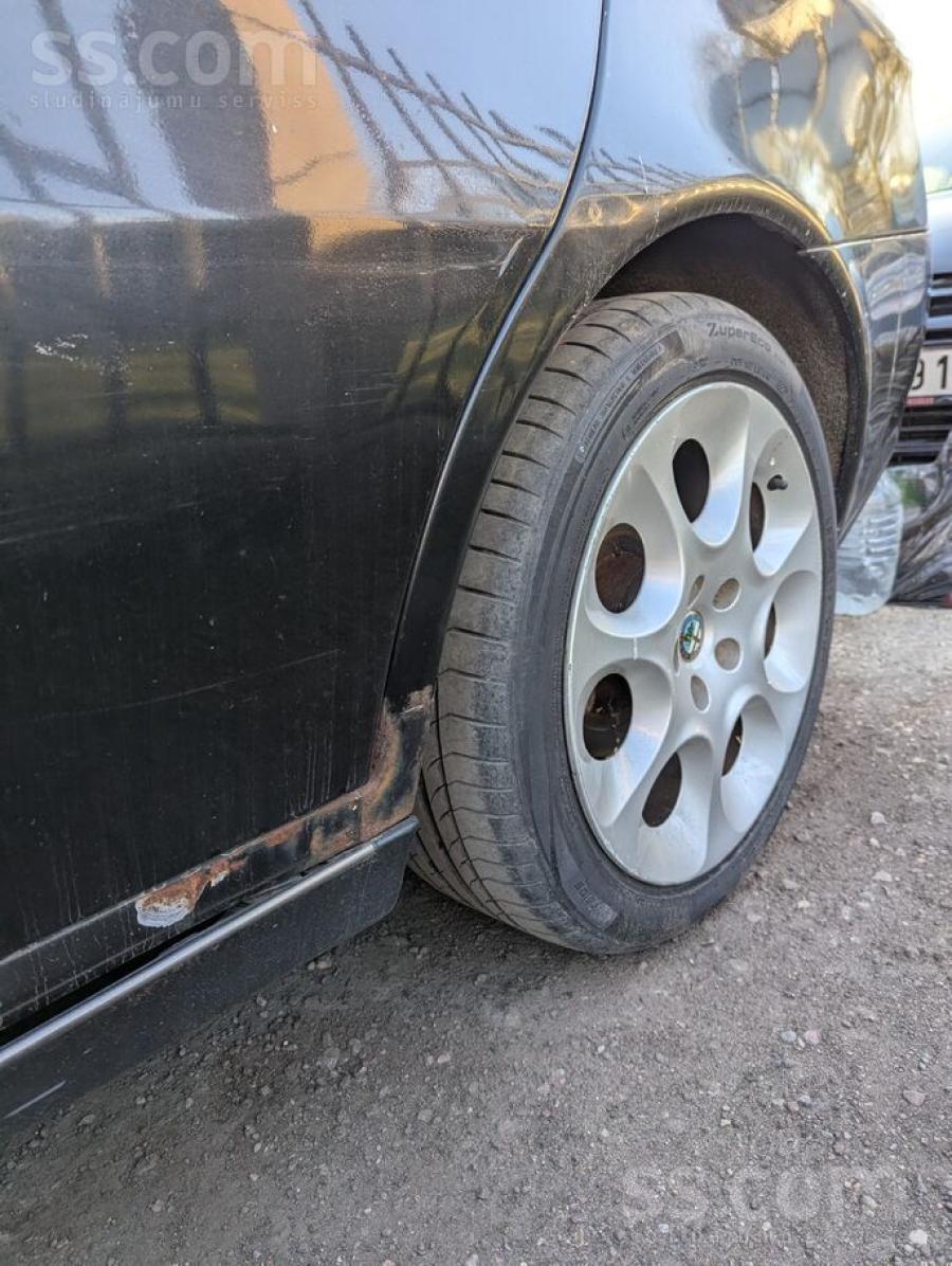 Melns Alfa Romeo 166 2004 Rīga, ar dzinēja tilpumu 2.40 L un nobraukumu 316 tūkst. km par 400 €, foto 12 vietnē AUTOMOTO.COM.LV