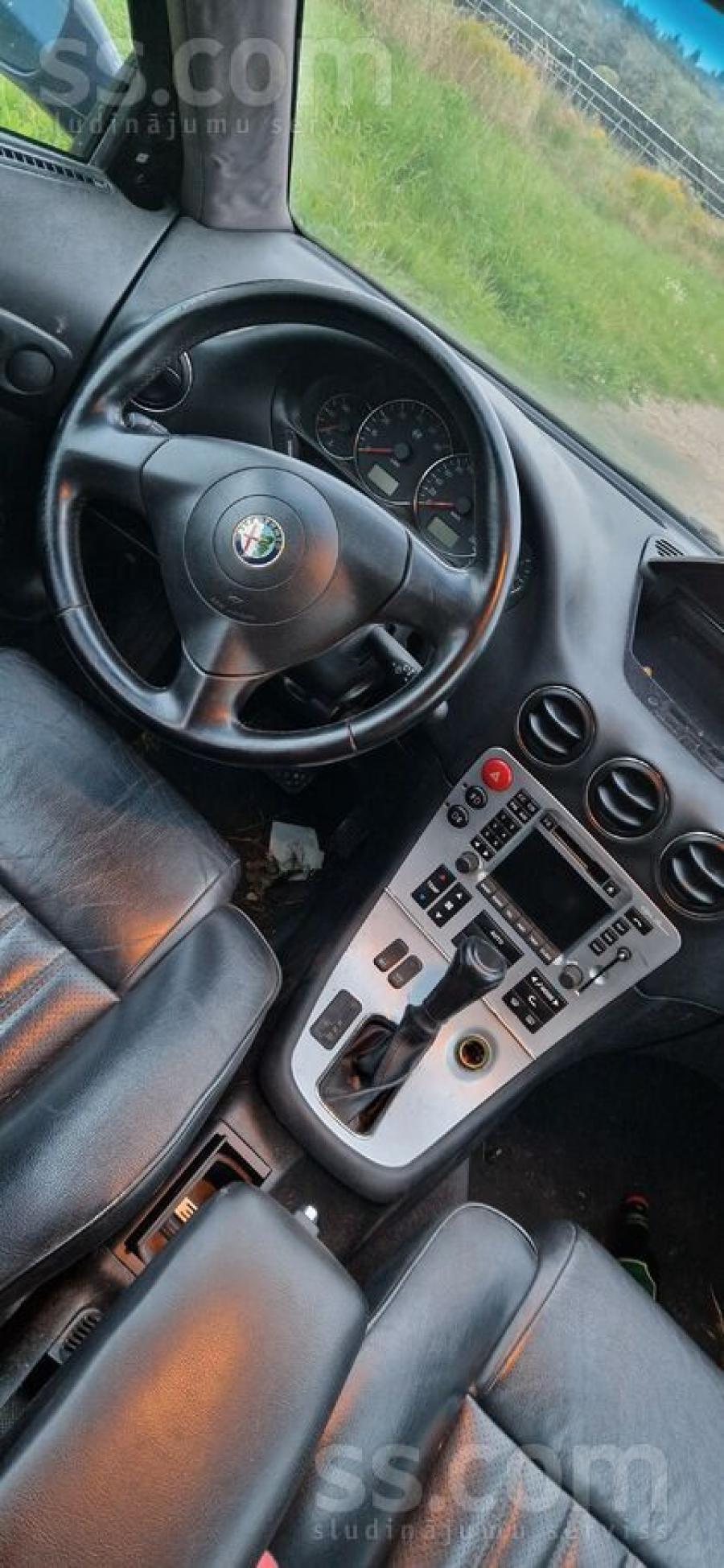 Melns Alfa Romeo 166 2004 Valmiera, ar dzinēja tilpumu 2.40 L un nobraukumu 321 tūkst. km par 700 €, foto 8 vietnē AUTOMOTO.COM.LV