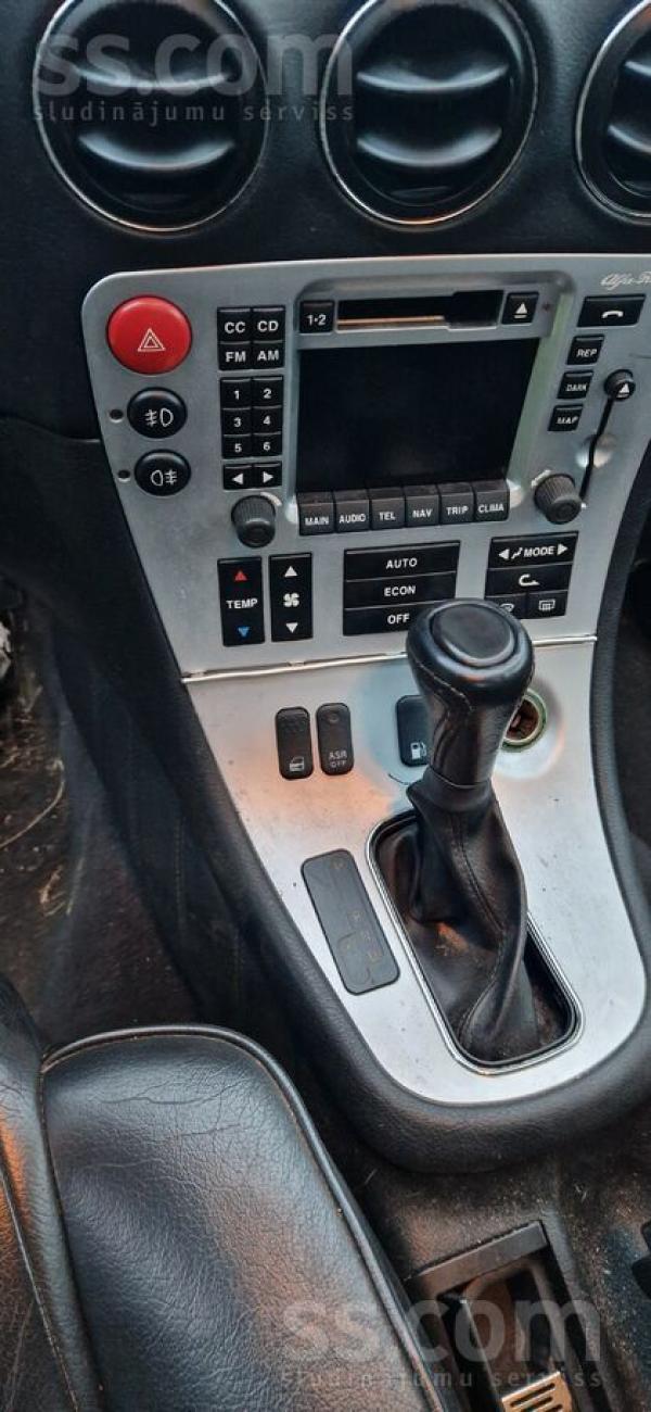 Alfa Romeo 166 2004 Valmiera vietnÄ Melns Alfa Romeo 166 2004 Valmiera, ar dzinÄja tilpumu 2.40 L un nobraukumu 321 tÅ«kst. km par 700 ā¬, foto 10 vietnÄ AUTOMOTO.COM.LV