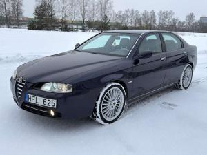 Zils Alfa Romeo 166 2005 Viļņa, ar dzinēja tilpumu 2.39 L un nobraukumu 294 tūkst. km par 1950 €, foto  vietnē AUTOMOTO.COM.LV
