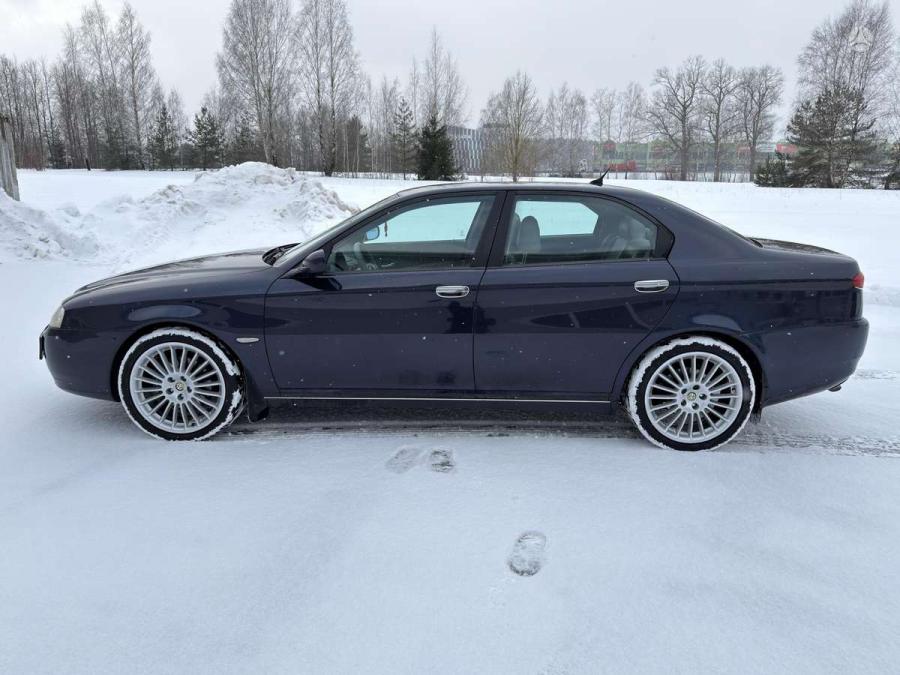 Blue Alfa Romeo 166 2005 in Vilnius, with an engine capacity of 2.39 L and mileage of 294 thousand km for 1950 €, photo 4 on AUTOMOTO.COM.LV