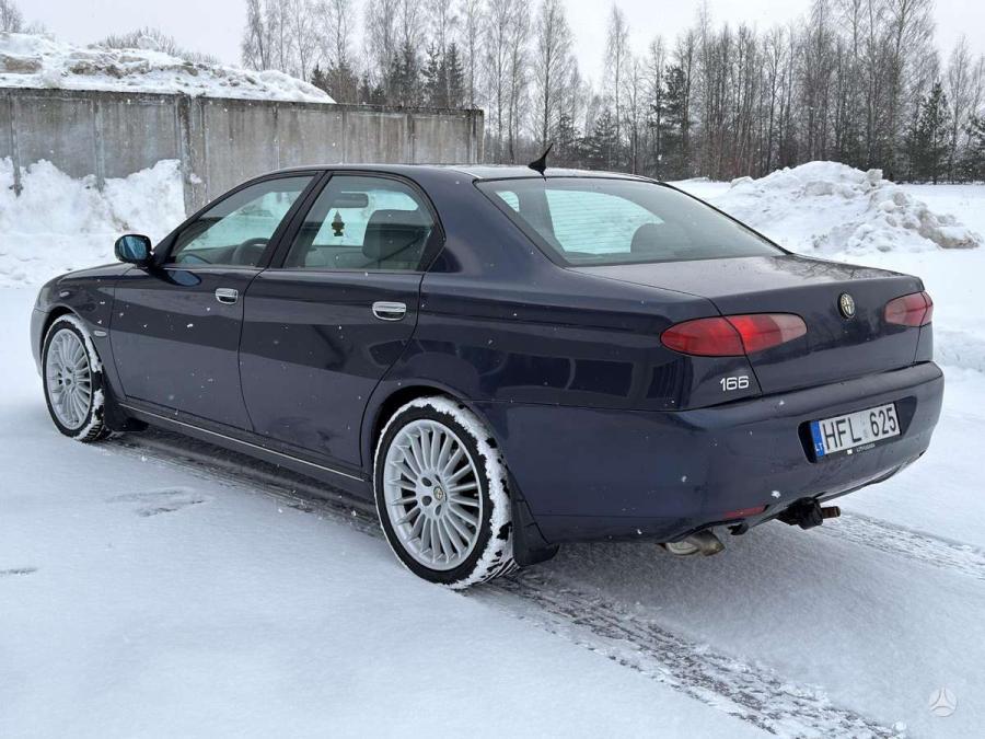 Blue Alfa Romeo 166 2005 in Vilnius, with an engine capacity of 2.39 L and mileage of 294 thousand km for 1950 €, photo 5 on AUTOMOTO.COM.LV