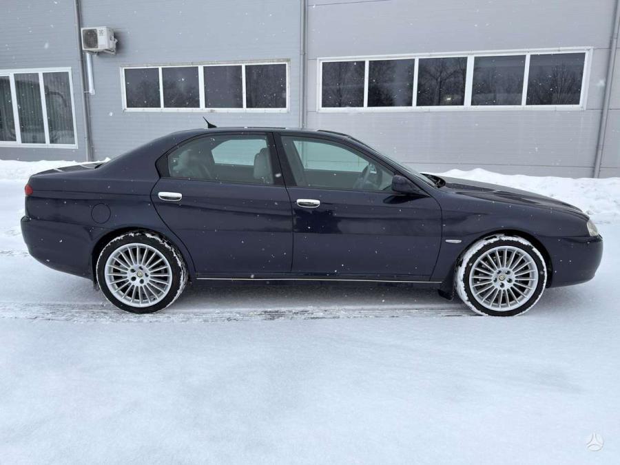 Blue Alfa Romeo 166 2005 in Vilnius, with an engine capacity of 2.39 L and mileage of 294 thousand km for 1950 €, photo 8 on AUTOMOTO.COM.LV